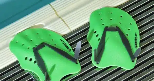 Cómo Nadar con Aletas: Beneficios + Ejercicios para Mejorar en Piscina